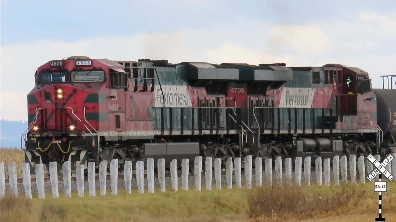 Un Ordinario liderado por dos ES44AC una FXE #4828 y una FSRR #4705 ...