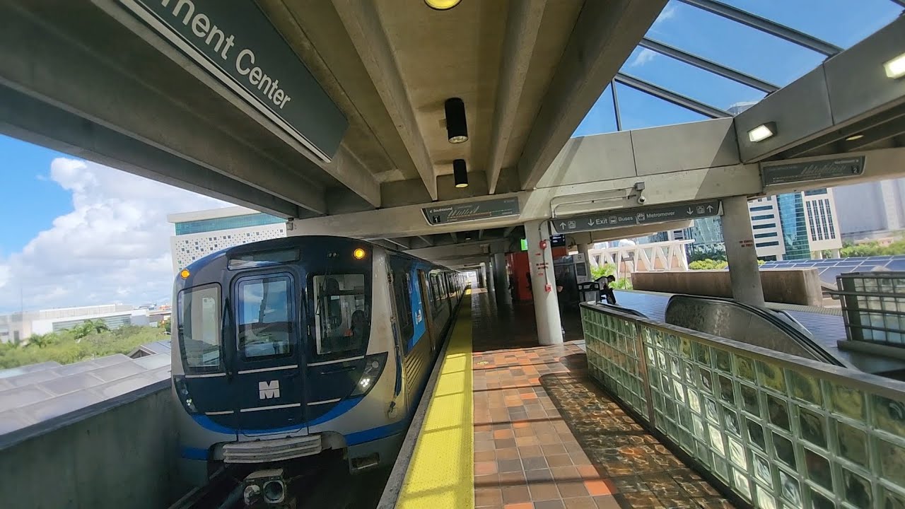 Miami Metrorail Southbound Green Line train arriving and departing at ...