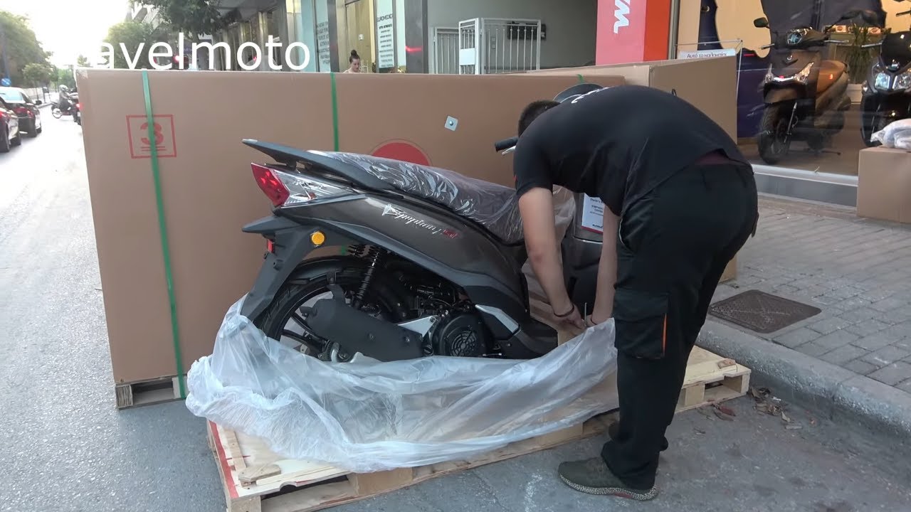 unboxing the SYM Symphony ST 200i - YouTube