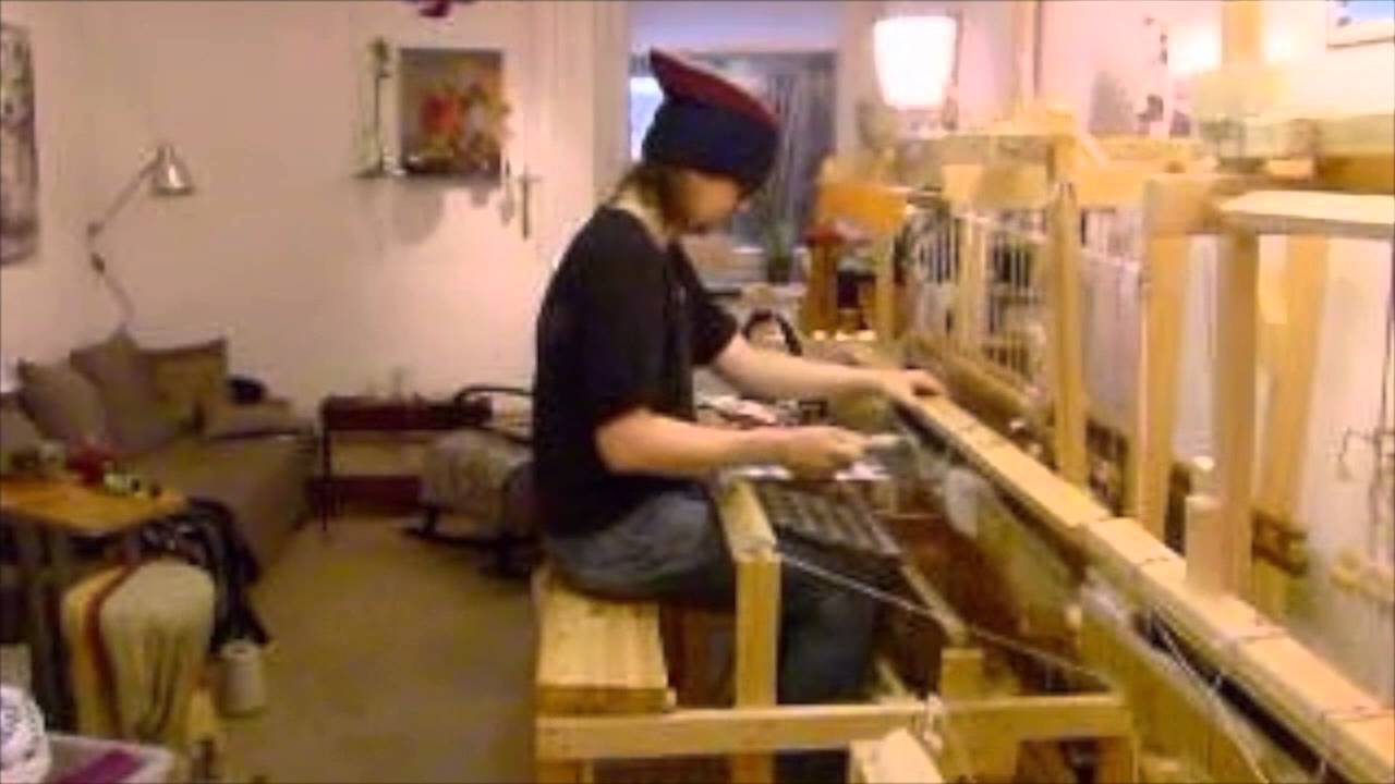 Fast weaving on a Flying8 contemporary loom - YouTube
