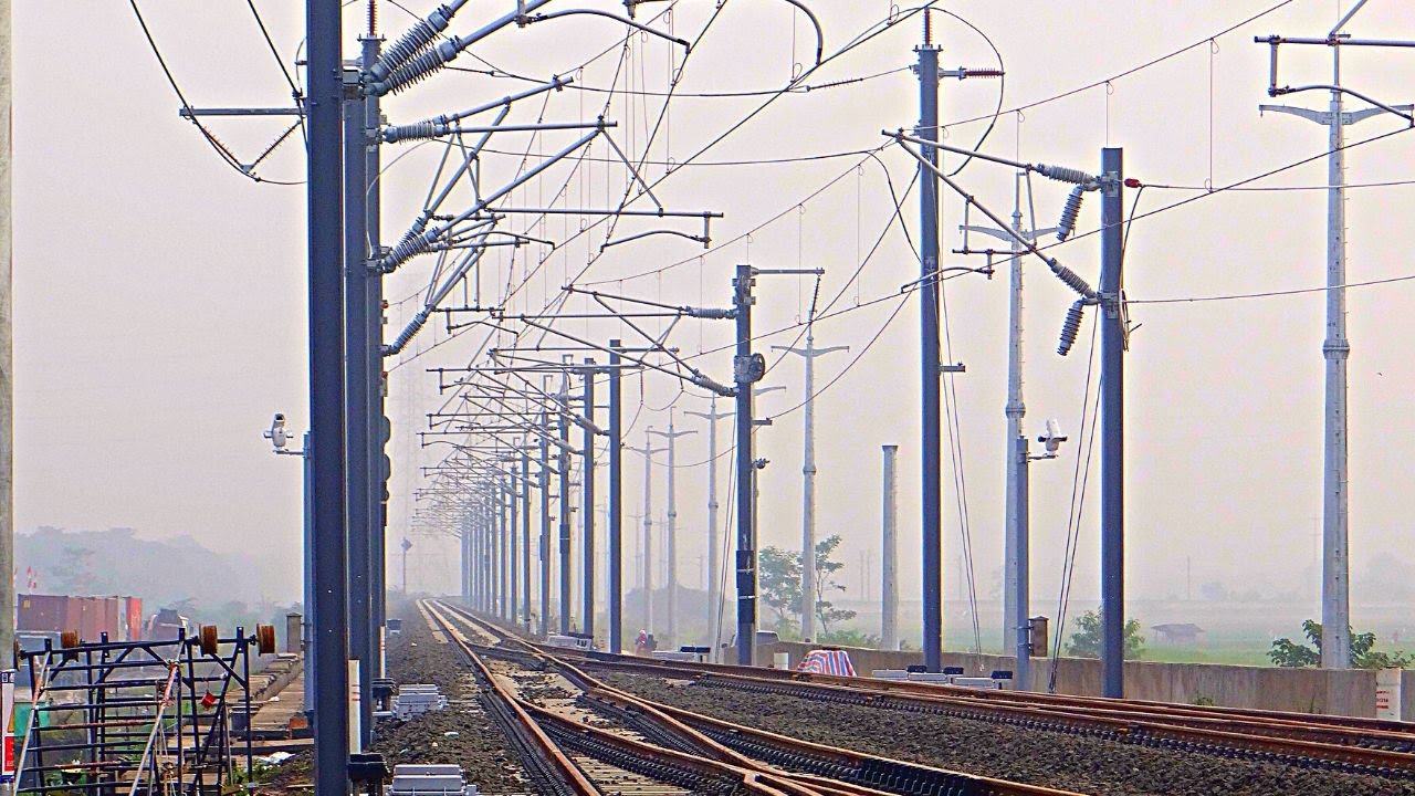 Berhasil Terpasang‼️ Contact Wire OCS Kereta Cepat di Stasiun Tegalluar ...