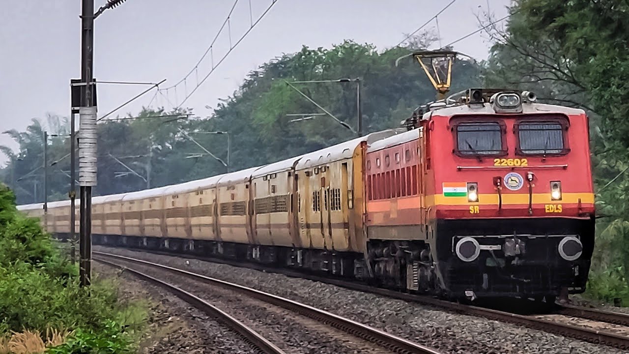 [4K] "Fastest train in Kerala" - Coimbatore Intercity SF Express(22609/ ...