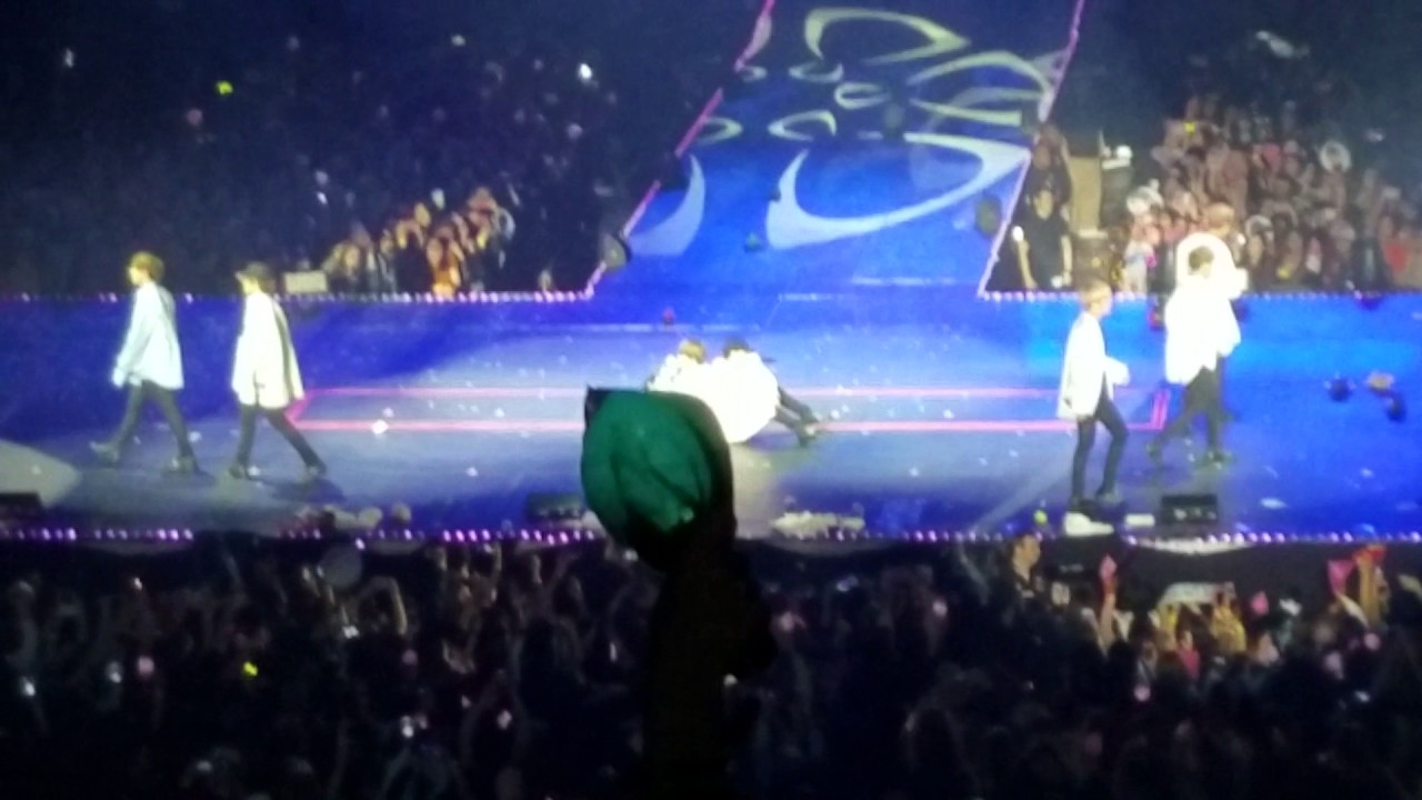 BTS Spring Day wings tour CHICAGO 170329 - YouTube