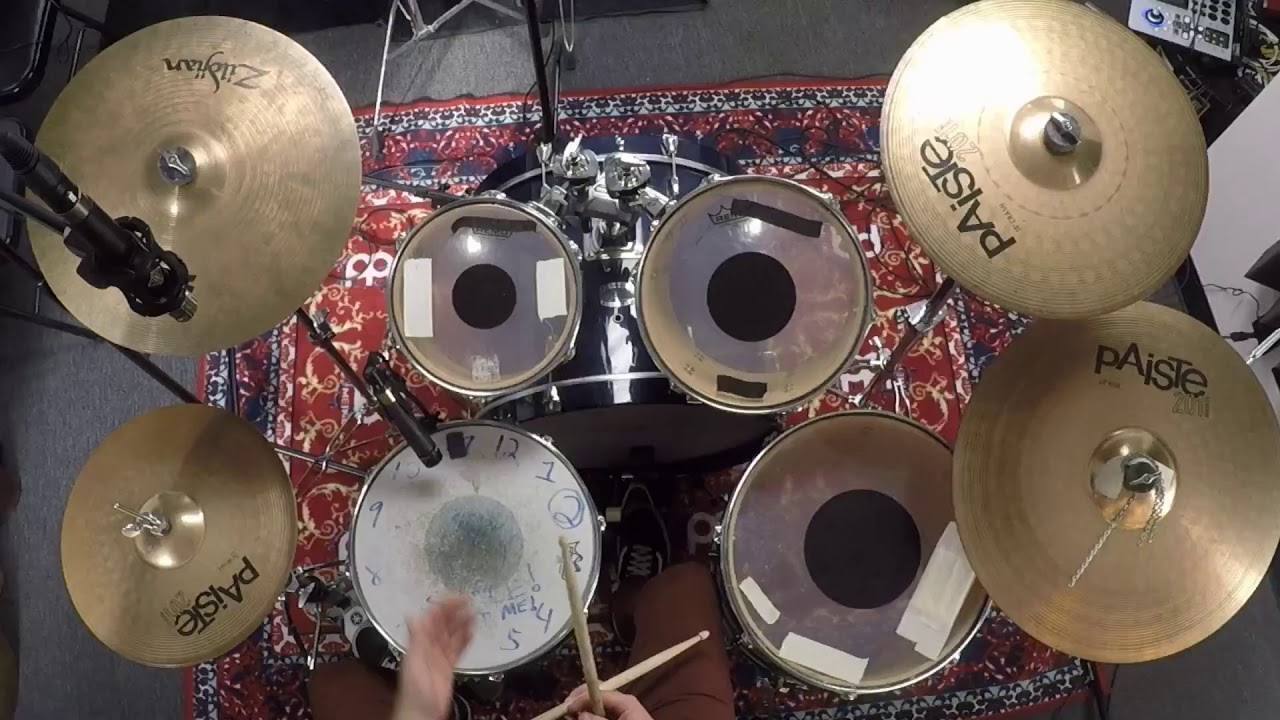 How to play 'Run Run Rudolph' by Motorhead on the drums with Ian ...