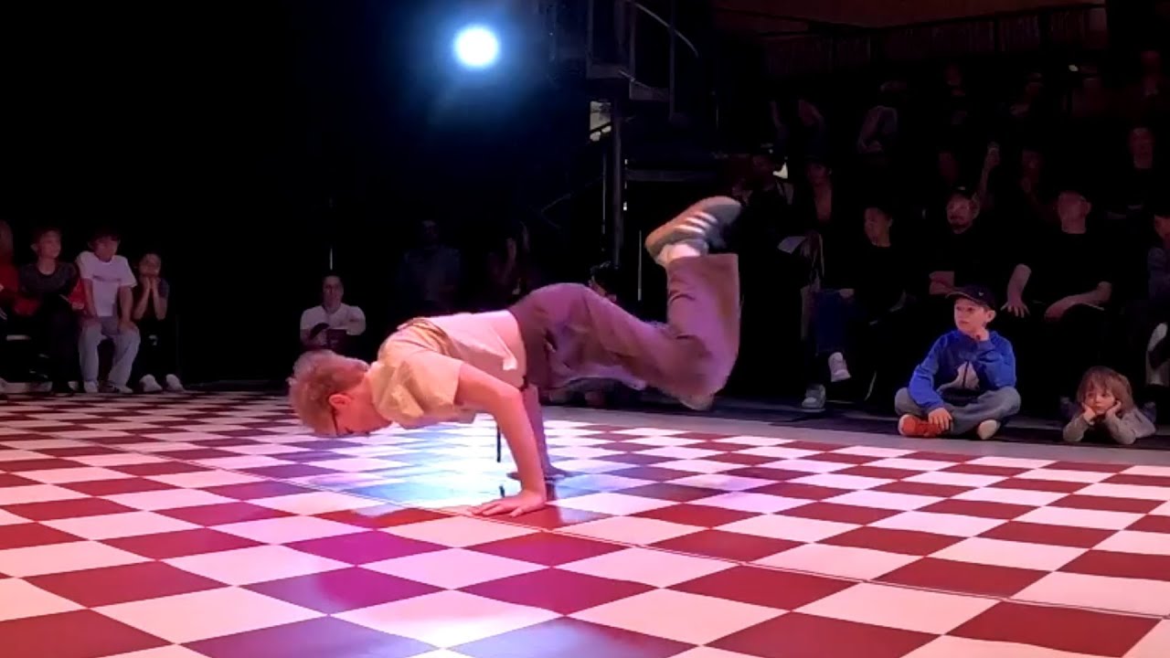 Judge Show-case - Kid-Breakdance Turnering - YouTube