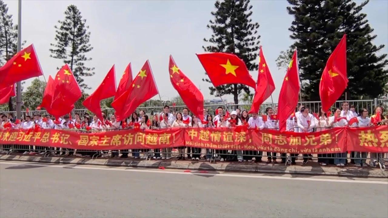 People from all walks of life line Hanoi's streets to welcome Chinese ...