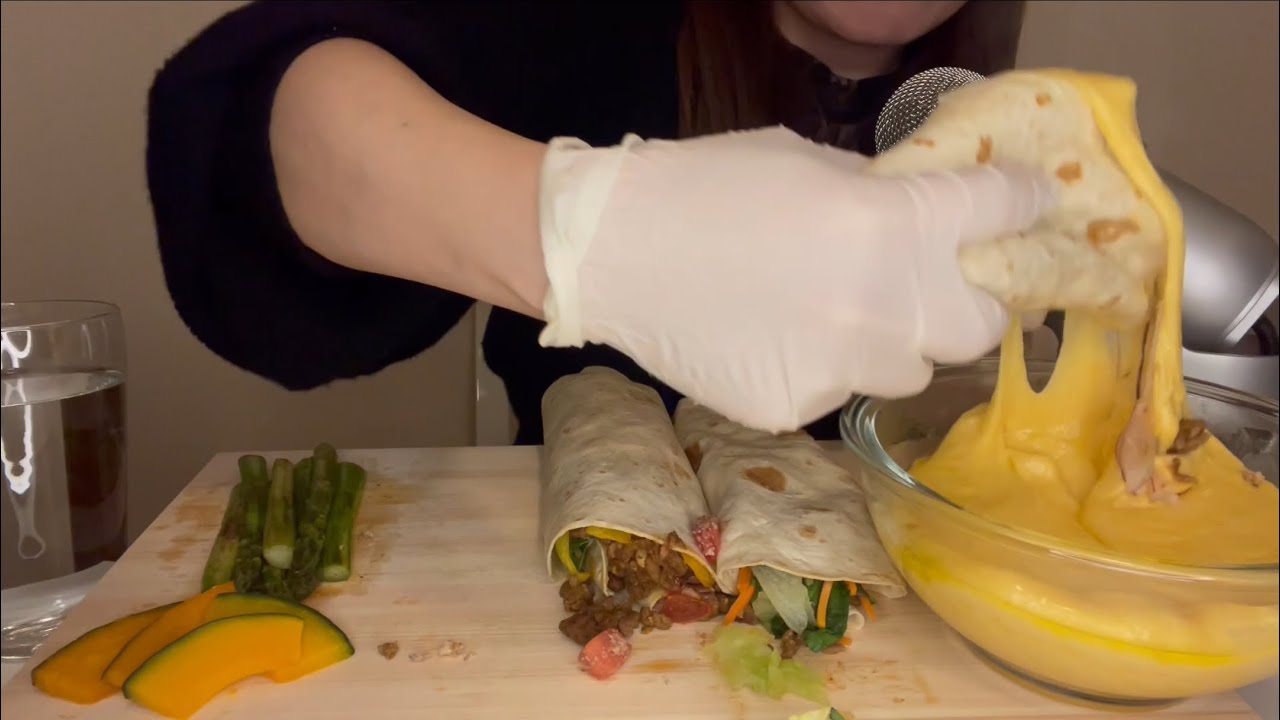 ASMR Burrito🌯 Eating Sounds🤤♪ - YouTube