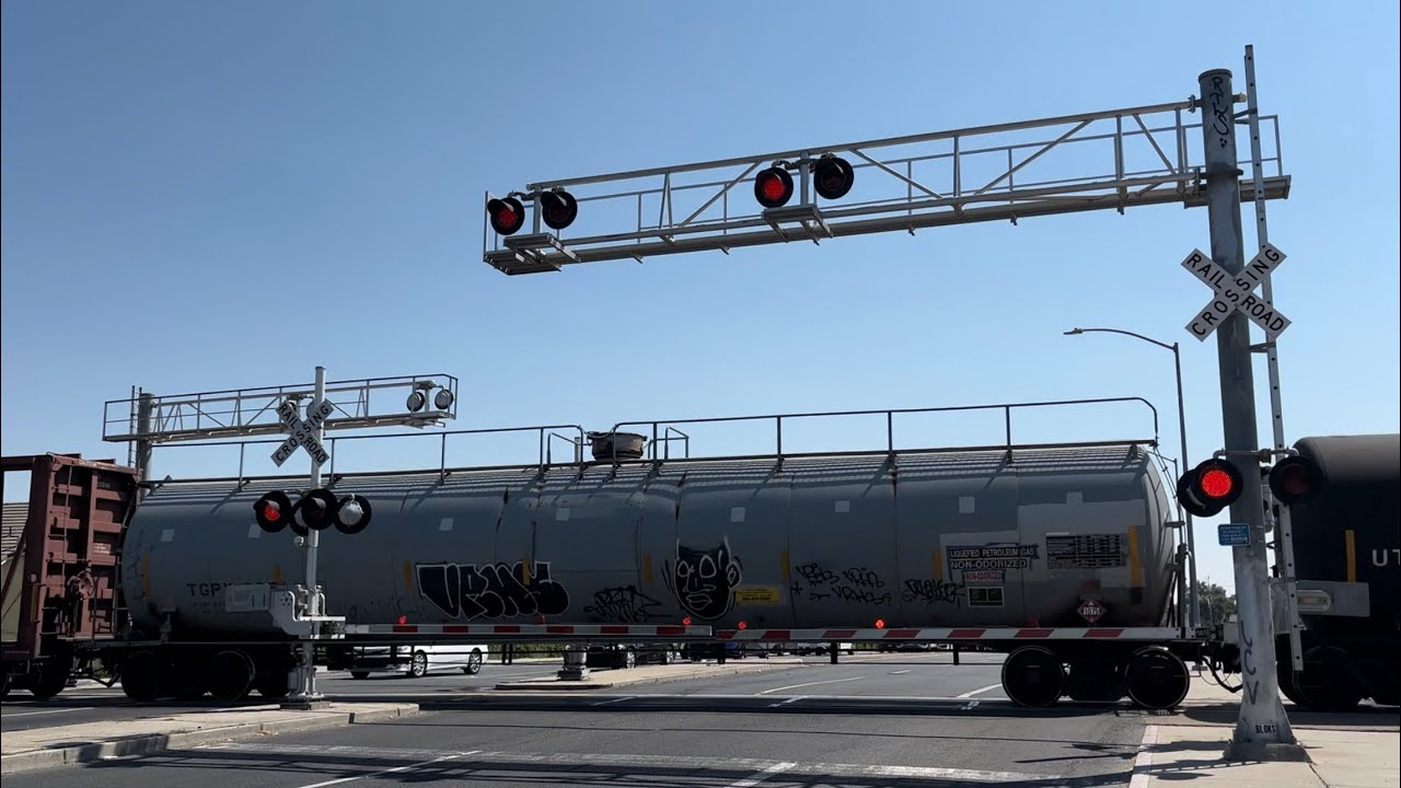 BNSF 7873 Manifest Freight Train North - E. Swain Road Railroad ...