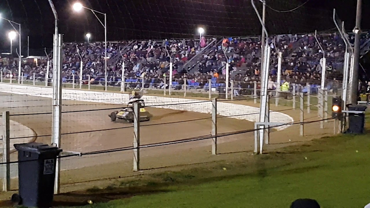 127g Ethan Rees, 7w Shane Davis warming up - YouTube