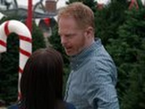 Christmas Tree Sneak Peek - Modern Family - YouTube