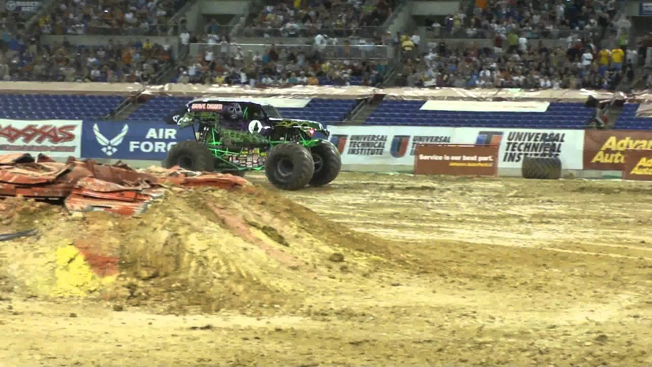 Grave Digger Monster truck Monster Jam Freestyle Back Flip Attempt ...