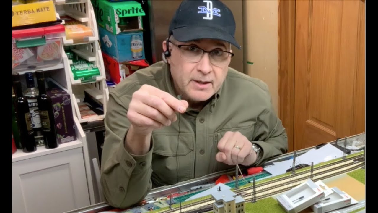 Märklin Z-Scale 8930 Toporama. Introduction to Installing Signals - YouTube