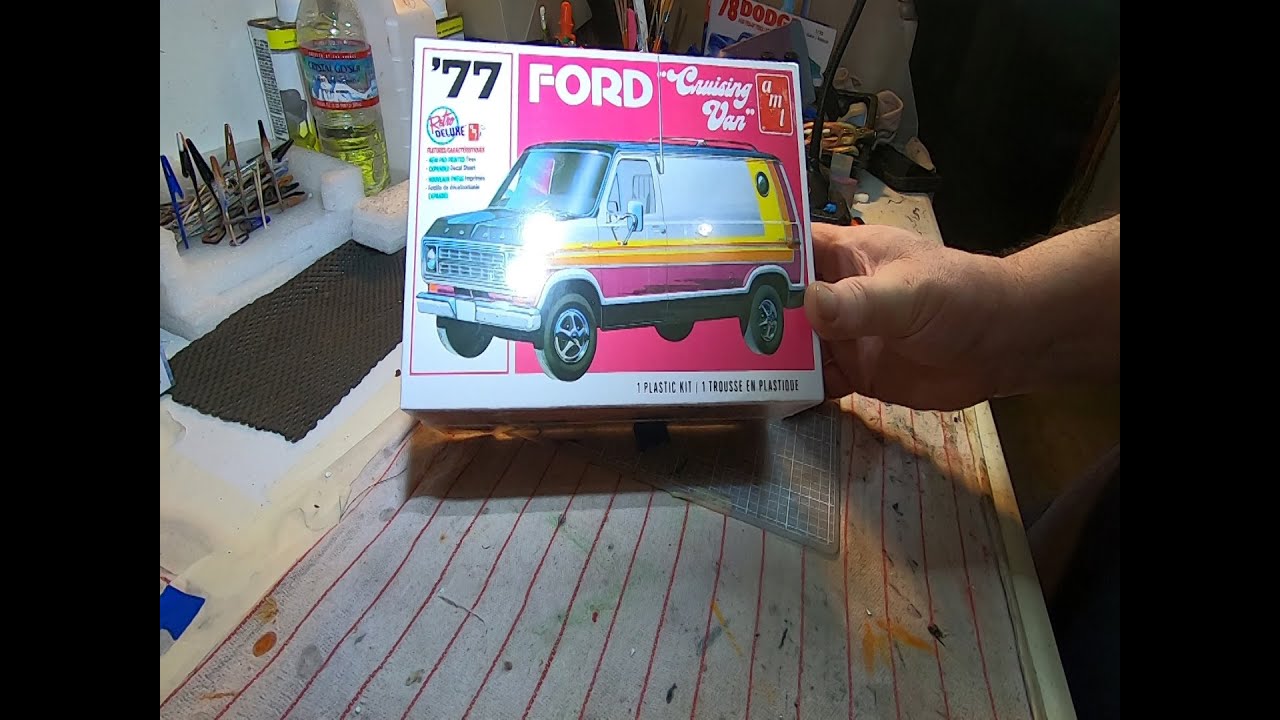 AMT '77 Ford Cruising Van UNBOX parts overview FULL HD - YouTube