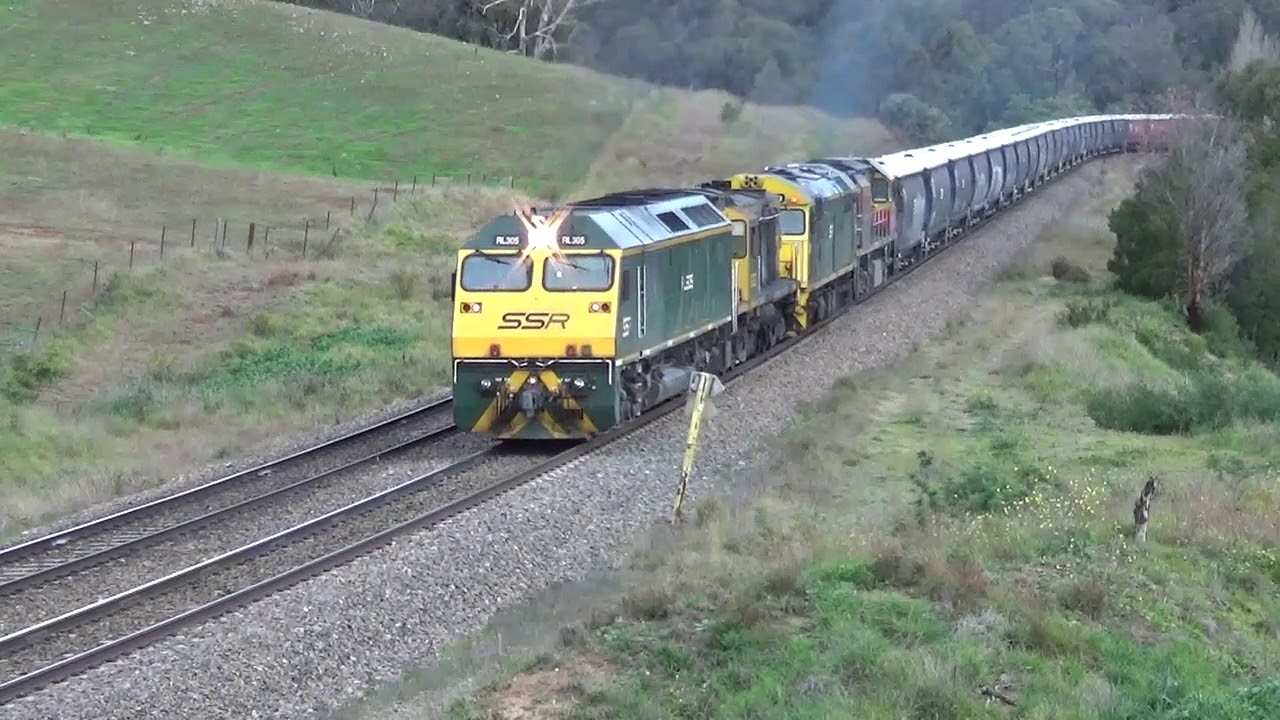 SSR 1KN1 interstate wheat train at Cullarin NSW - YouTube