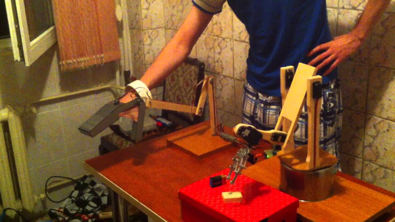 Robotic Arm copying the movement of the hand to automatic mode - YouTube