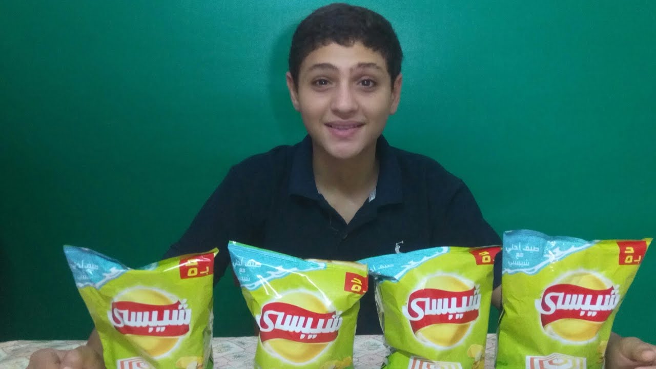 تحدي اكل 4كيس شيبسي بالشطهواللمون حجم كبير والعقاب؟؟ Youtube