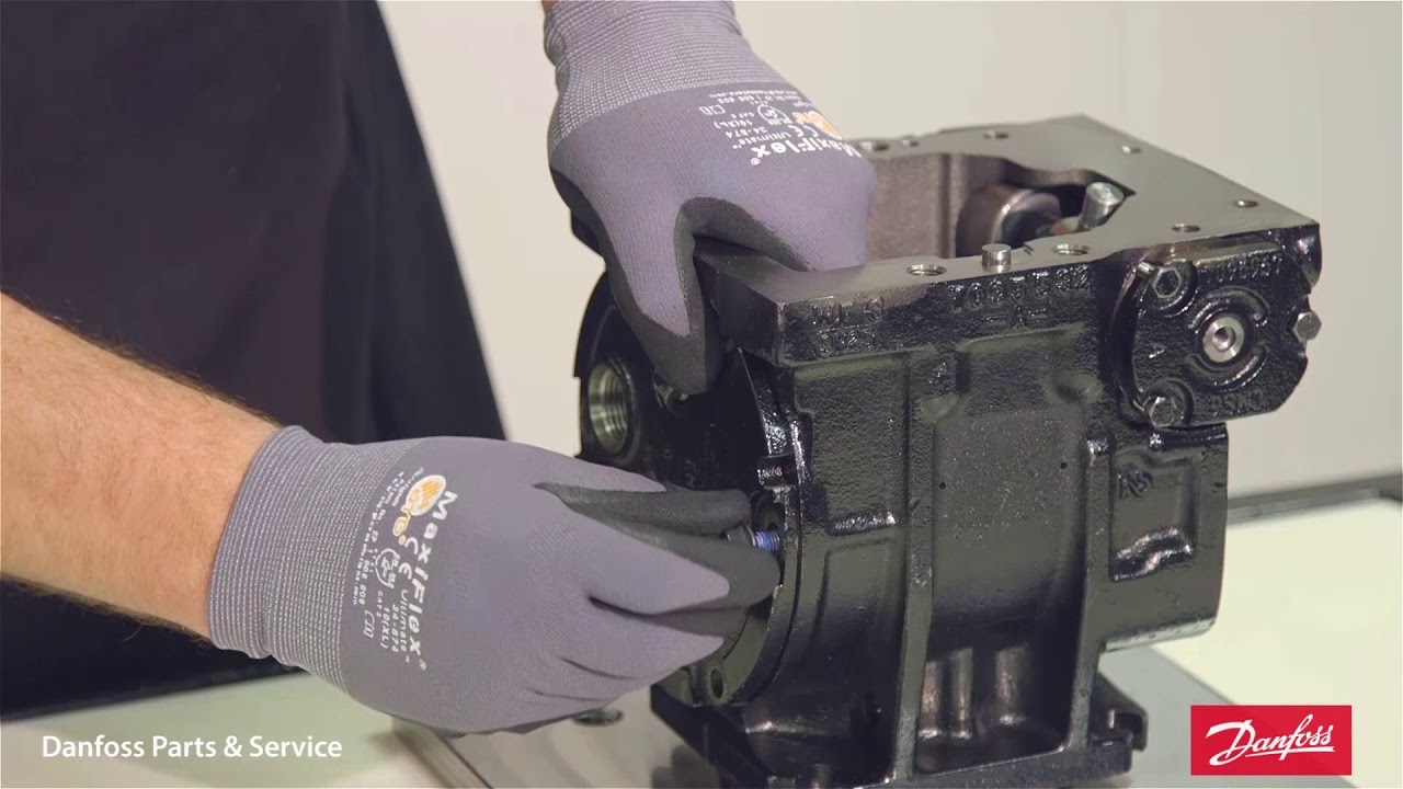 Danfoss Power Solutions – Series 90 Pump Assembly - YouTube