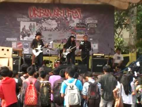 ciuman pertama & sempurna - trivid band @ sma 5 tangerang