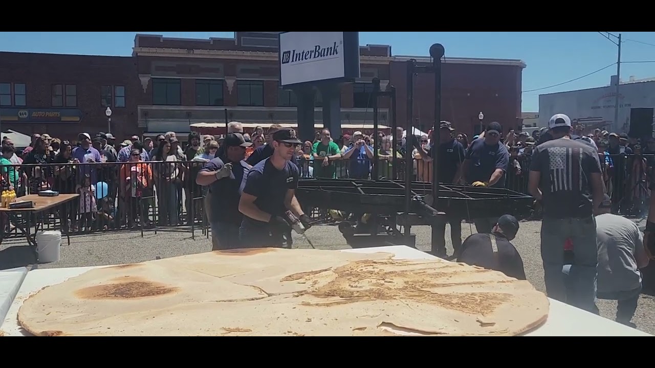 El Reno Onion Fried Burger Day 2025 (Badly cut buns) - YouTube