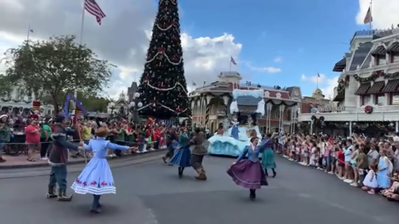 LIVE Disney’s Christmas Day Parade Taping. NEW Music and Costumes for ...
