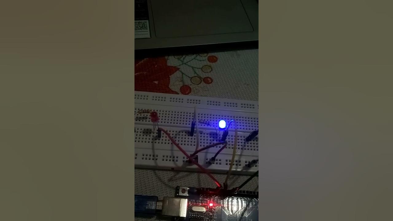 PROGRAMAS EN ARDUINO - YouTube