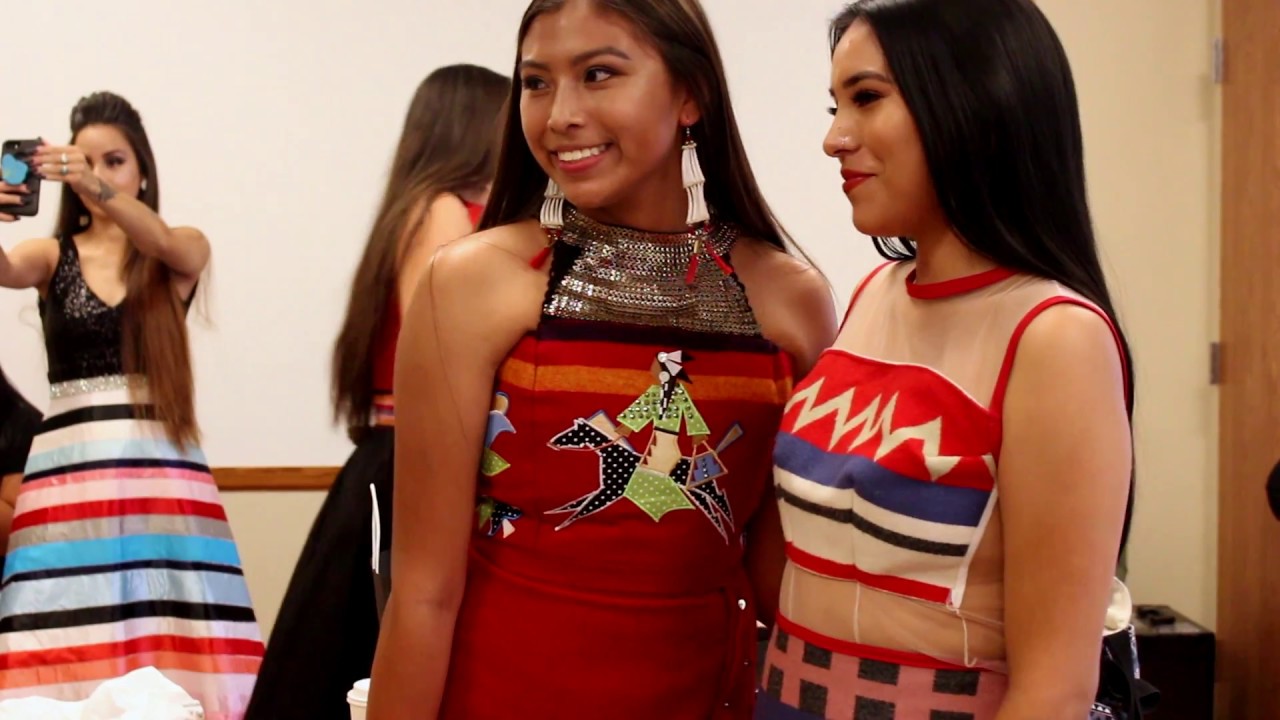 A RED BERRY WOMAN NATIVE FASHION SHOW - YouTube