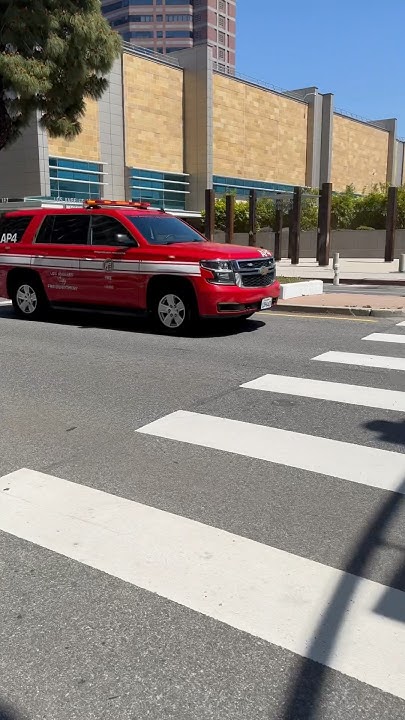 LA City Fire Department responding Code 3 through downtown Los Angeles ...