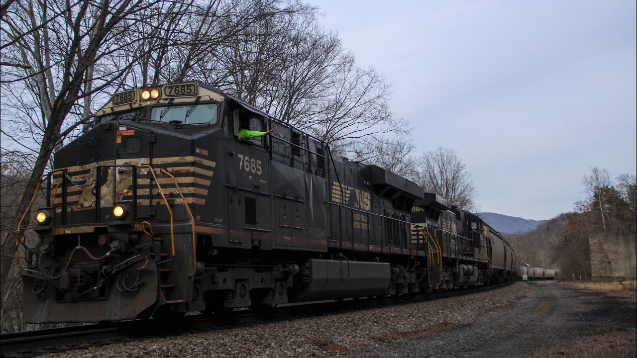 Friendly crews + 3 trains - YouTube
