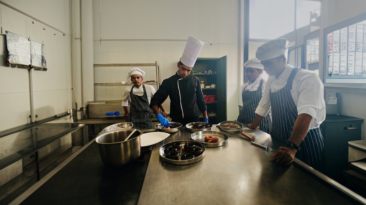 ഇന്നത്തെ practical class Doughnuts 🍩 | Hotel management student 👨‍🍳 ...