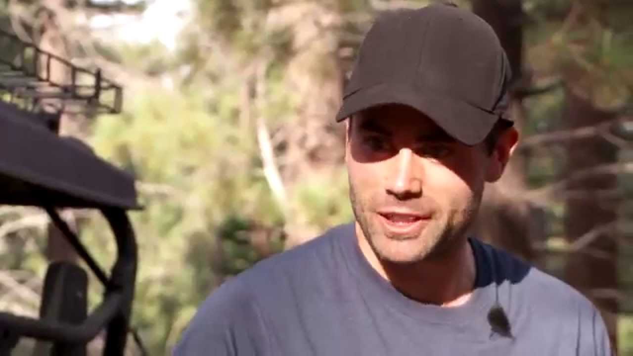 Apex Predator's Remi Warren Races a Wolf - YouTube