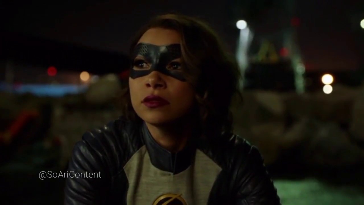 The Flash 5×02 Nora takes down the villian| Nora saves Barry - YouTube