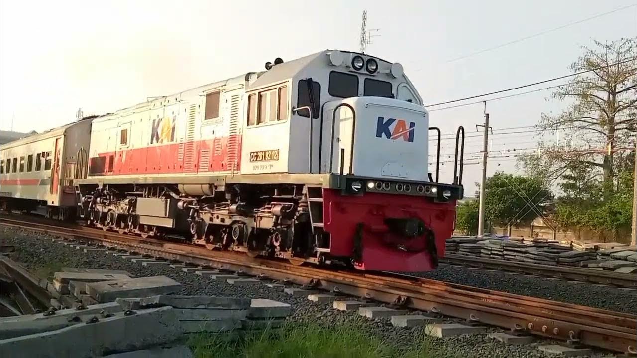 edisi hunting lokomotif favorit CC 2019212 CPN - YouTube