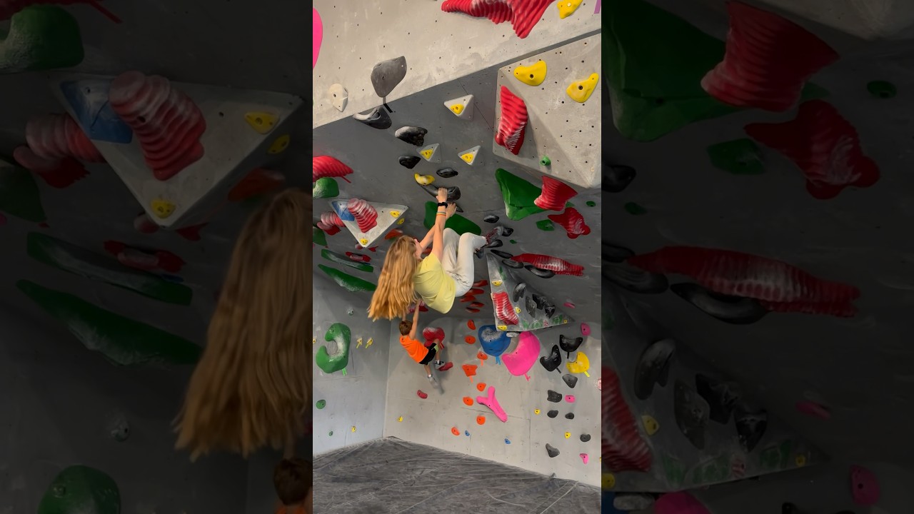 Crawling on the ceiling #climbing #bouldering - YouTube