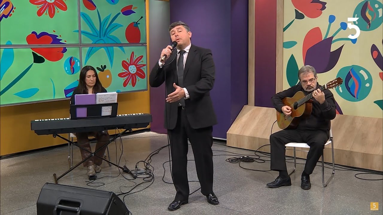 Leonardo Febles cantó en vivo previo a la gala de tango Febles y Deus ...