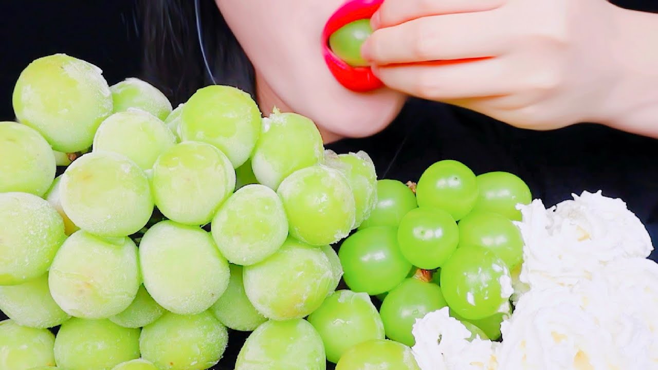 ASMR Juicy Frozen Shine Muscat with Whipped Cream Eating Vlog, 냉동 샤인 ...