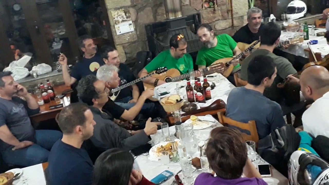 ΑΠΟ ΜΗΧΑΝΗΣ ΜΟΥΣΙΚΟΙ..ΔΗΜΗΤΡΗΣ ΜΥΣΤΑΚΙΔΗΣ..Μήλο μου κόκκινο.. - YouTube