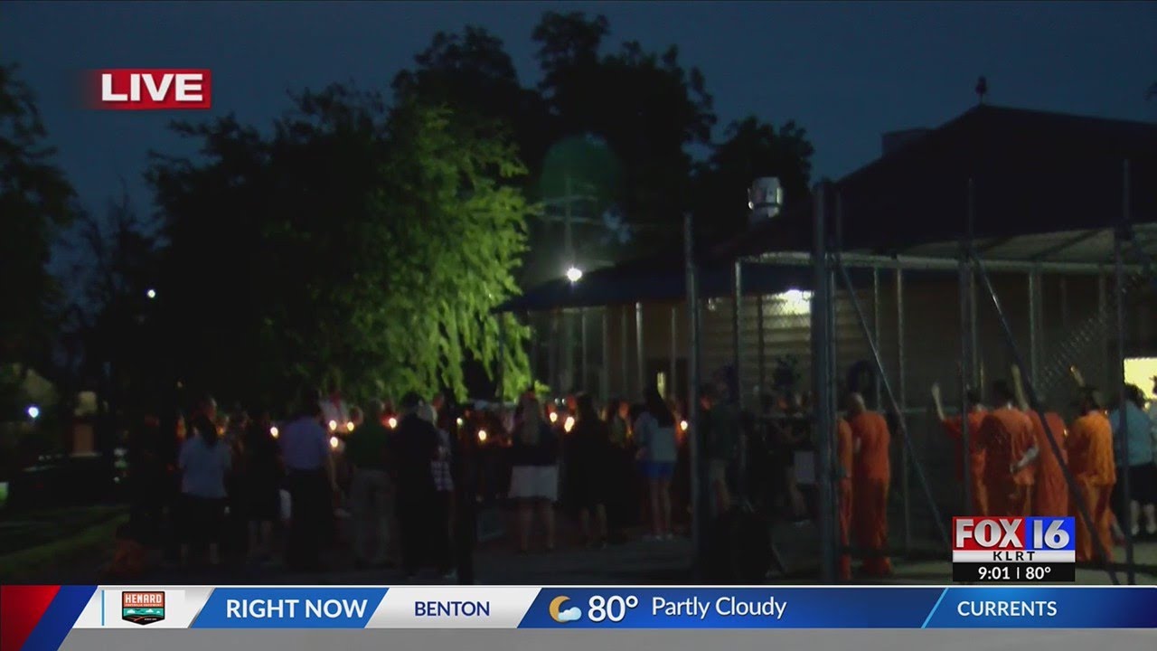 Deputy Jeremiah Story candlelight vigil - YouTube