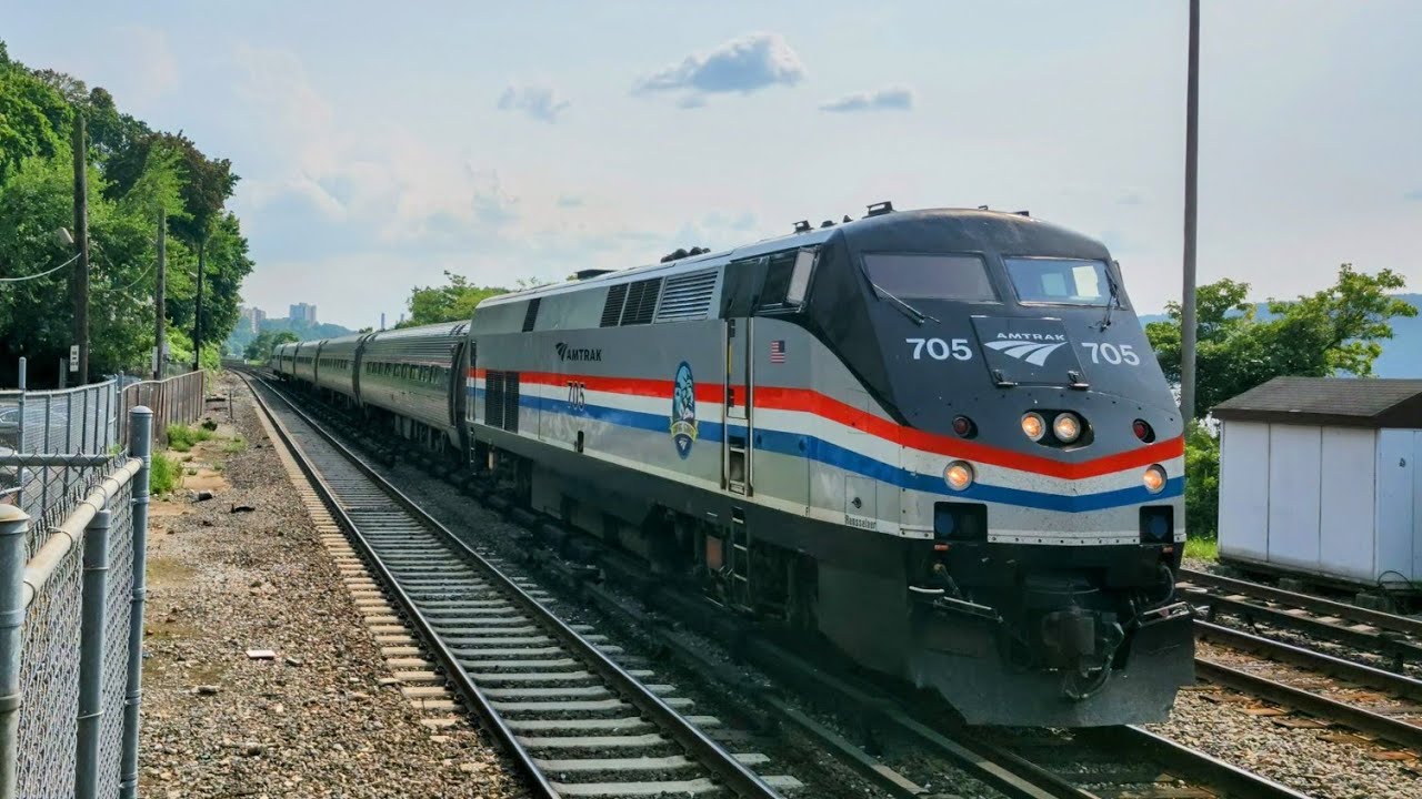 Early Afternoon Rush Hour @ Greystone Metro North Station - YouTube