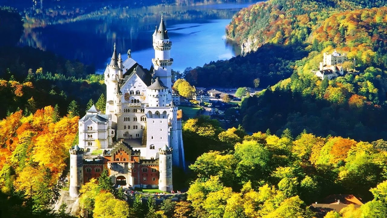 Schloss Schwanstein im Sommer,Herbst und Winter - YouTube
