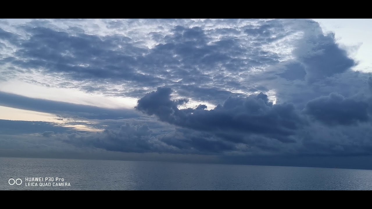 || Cloudy at Sea || Keadaan Cuaca Mendung di Laut.. - YouTube