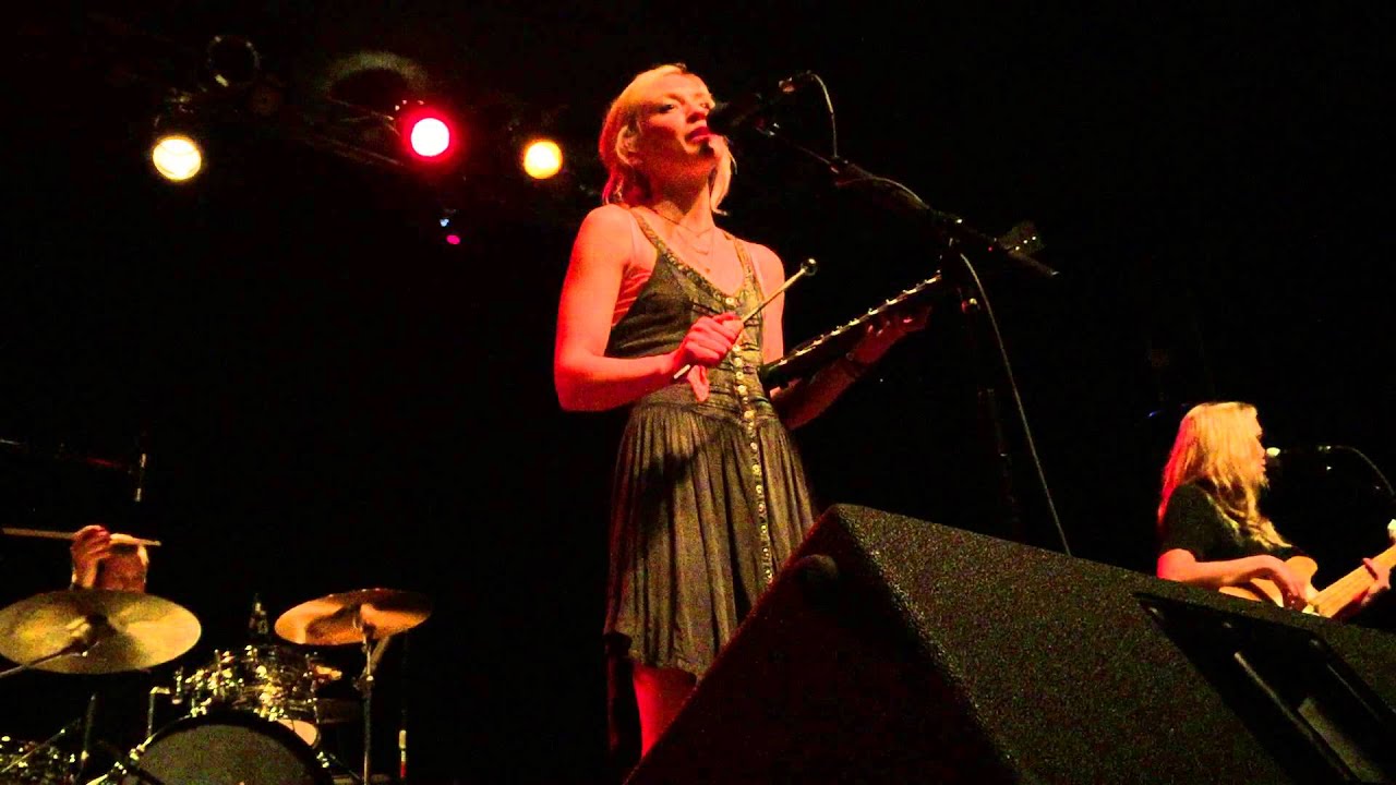 Emily Kinney "Be Good" (Live) 6/2/15 - YouTube
