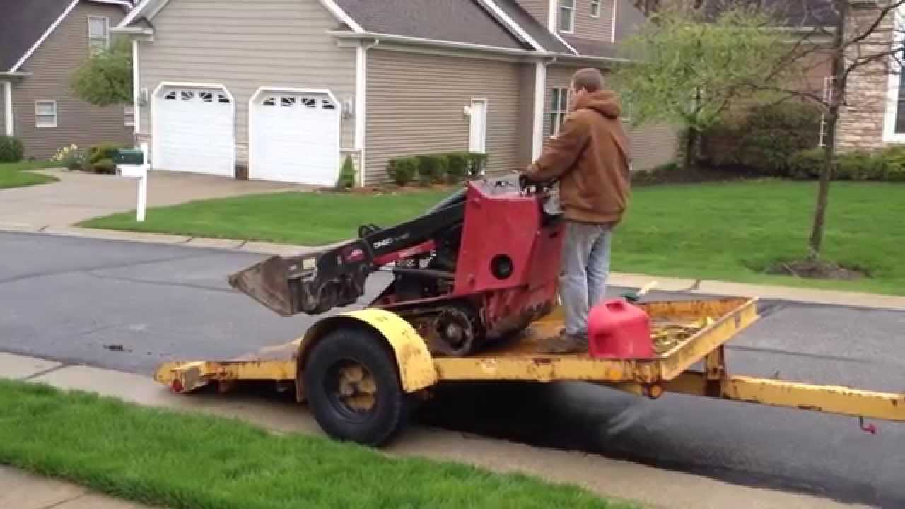 Toro Dingo TX420 Mini Skidsteer Loading on Trailer - YouTube