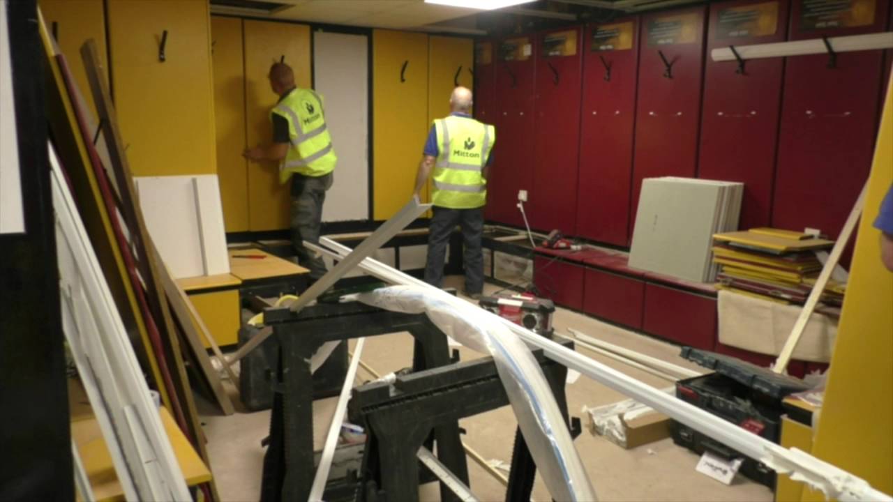 A look inside City's changing rooms... - YouTube