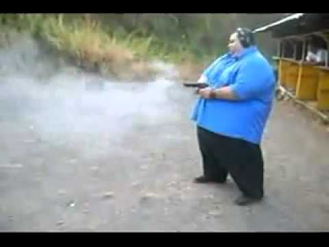 Fettsack schießt mit Pistole - YouTube