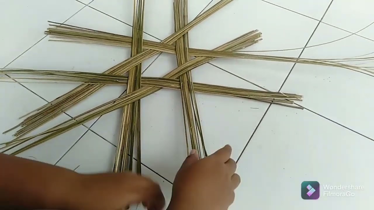 Tutorial Piring Lidi (Ingka) Khas Bali - YouTube