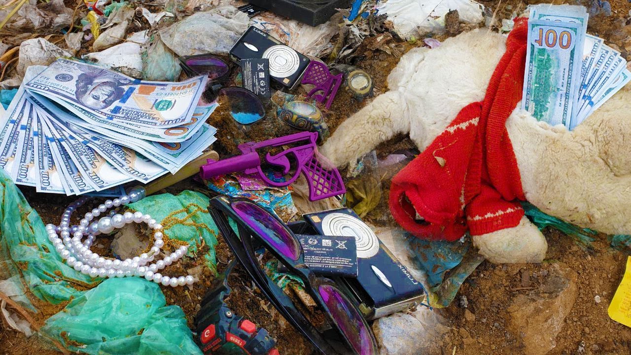 AUTO RICH!!! A Scavenger Found Wallet With The Most Money During Trash ...