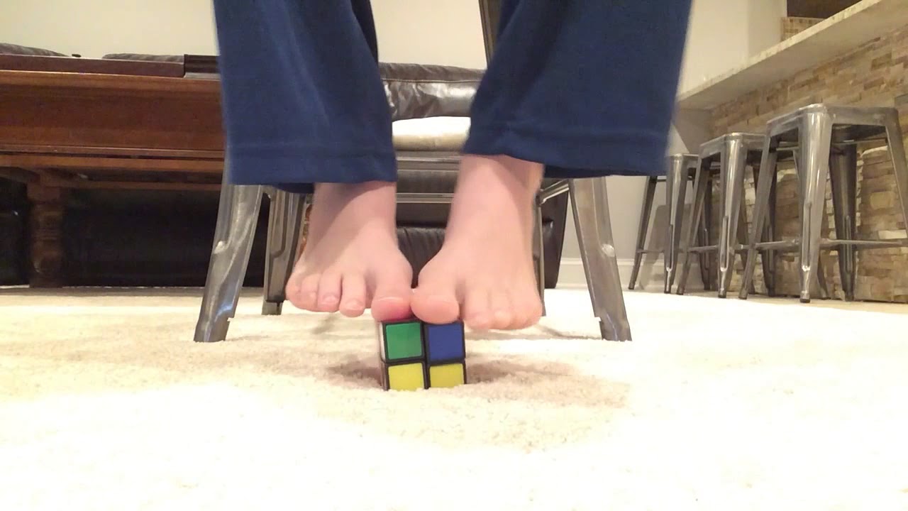 Solving Rubik’s cube with my feet! - YouTube