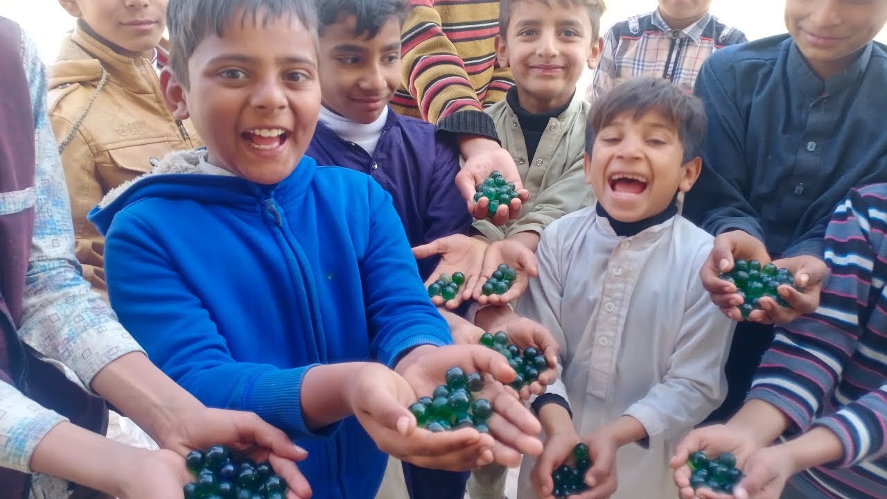 Kids playing Kali Jotta/ Best old game - YouTube