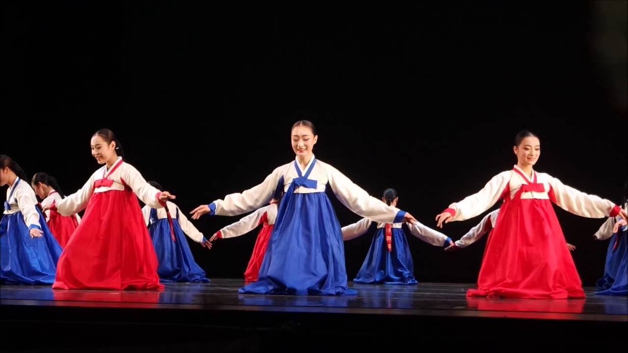 Ganggang Sullae (Korean Traditional Dance) HD (2016) - YouTube