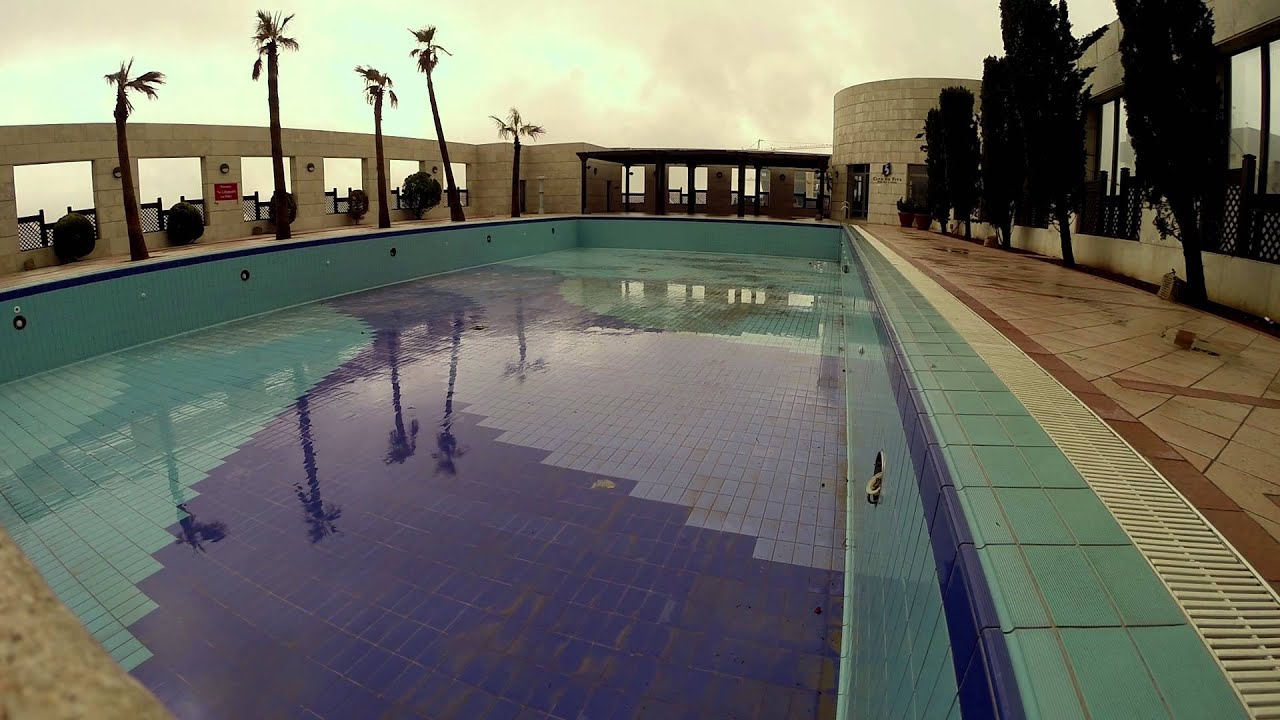 Outdoor swimming pool & it's raining - YouTube